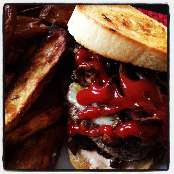 The perfect burger: Toppings and condiments